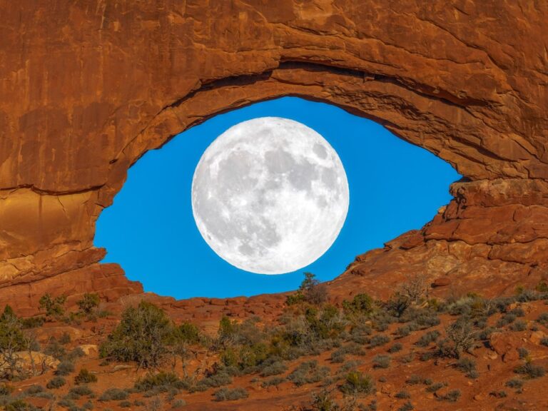 Desert Eye Illusion
