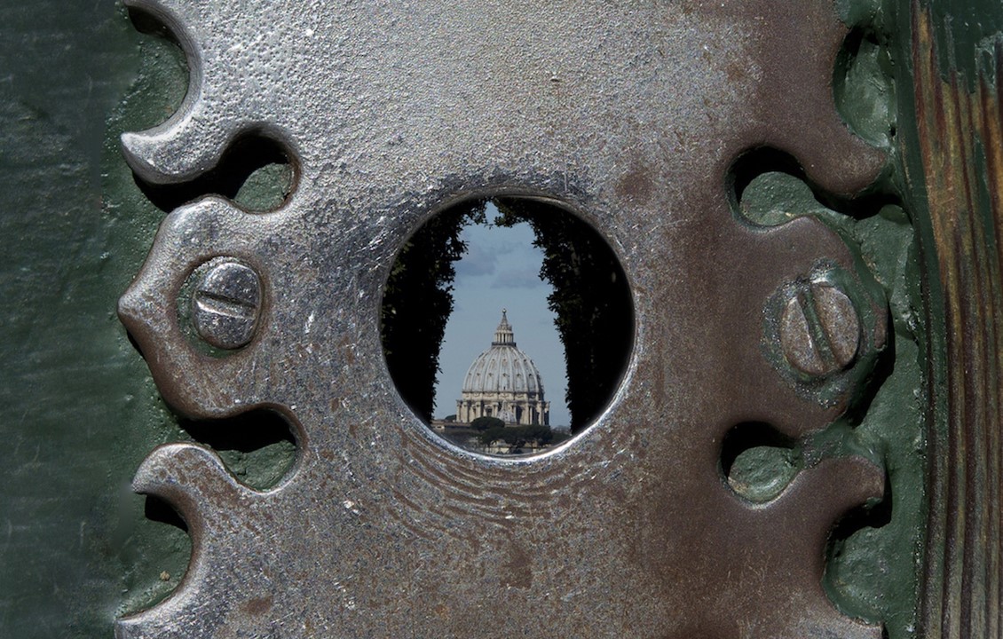 St Peter's Keyhole Illusion